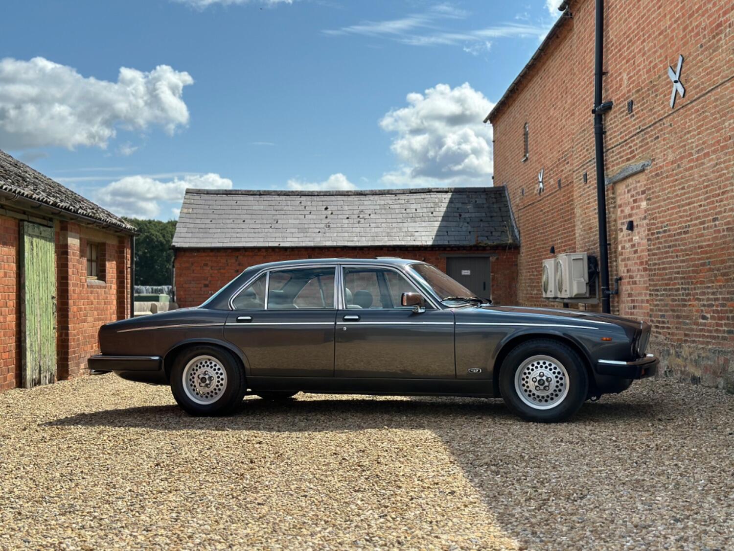 SOLD - Used DAIMLER DOUBLE SIX 1989 Grey in Winwick, Northamptonshire ...