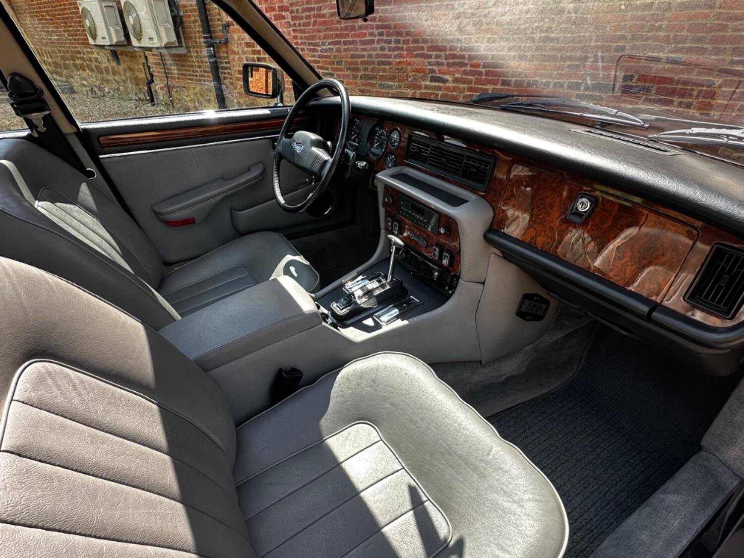 SOLD - Used DAIMLER DOUBLE SIX 1989 Grey in Winwick, Northamptonshire ...