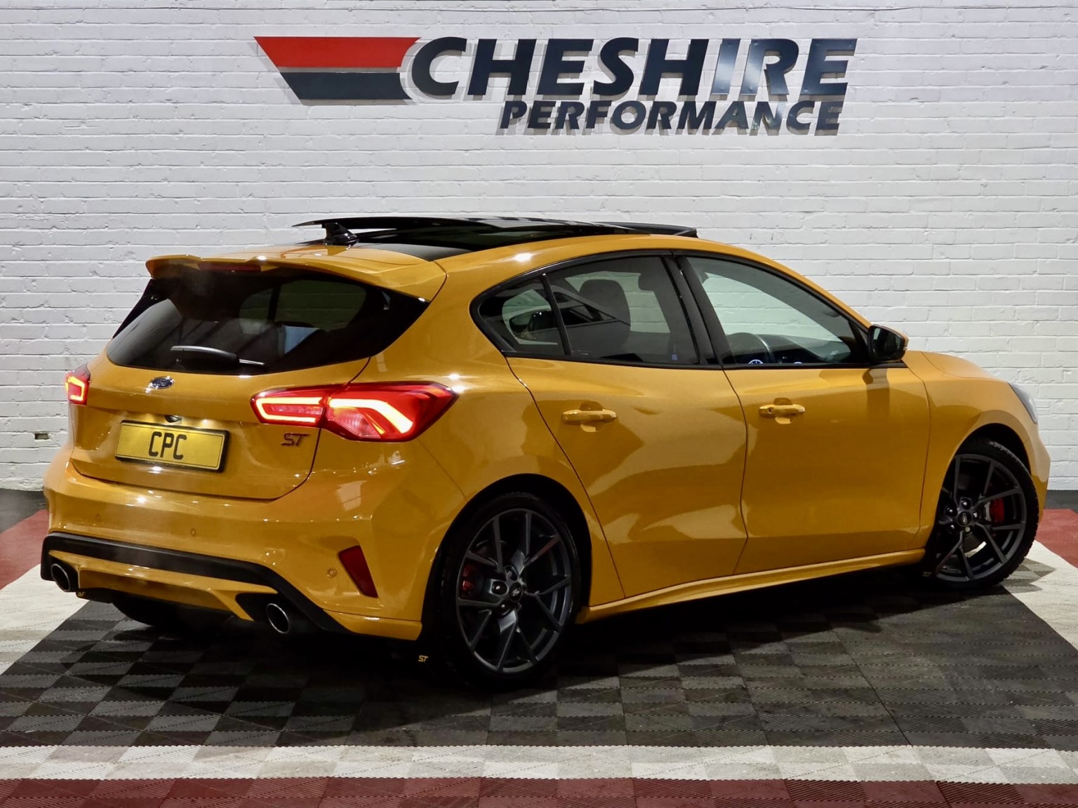Used FORD FOCUS 2020 Orange for sale - £20990 in Audenshaw, Manchester ...