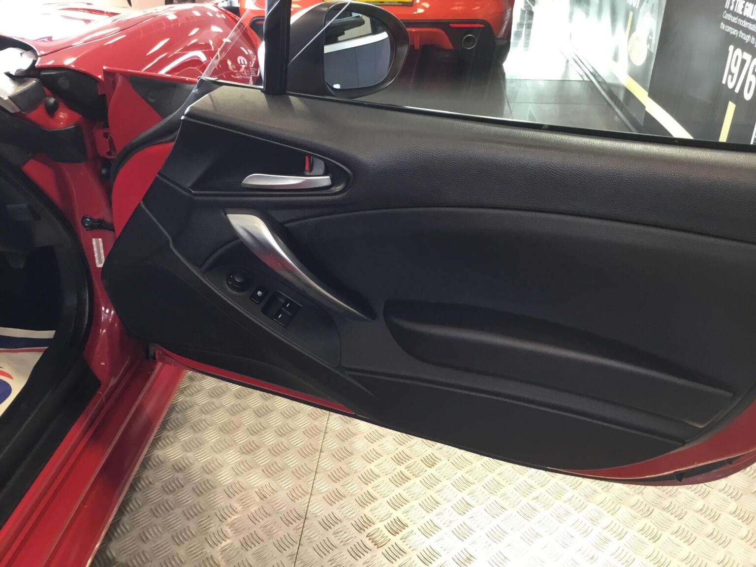 Used FIAT 124 SPIDER 2016 Red for sale - £10695 in Launceston, Cornwall ...