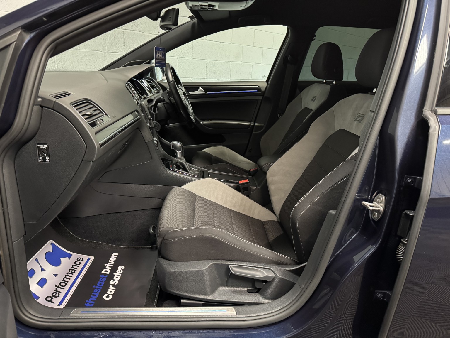 Used VOLKSWAGEN GOLF 2016 Blue for sale - £17999 in Stroud ...