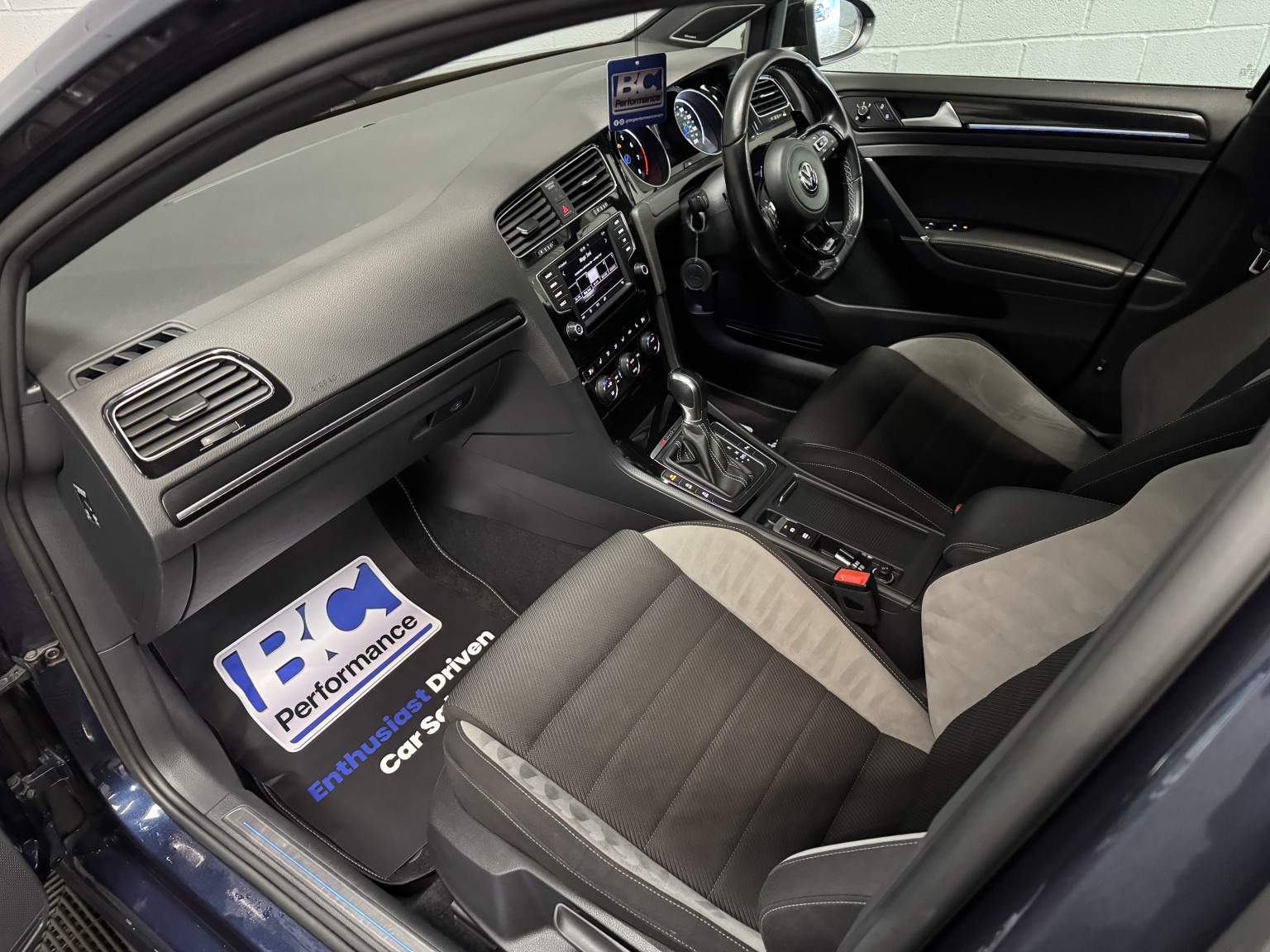 Used VOLKSWAGEN GOLF 2016 Blue for sale - £17999 in Stroud ...